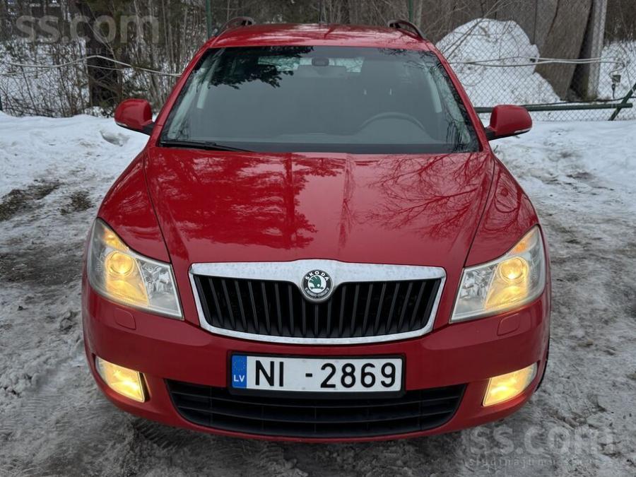Red Skoda Octavia 2012 in Riga, with an engine capacity of 1.60 L and mileage of 315 thousand km for 3400 €, photo 4 on AUTOMOTO.COM.LV