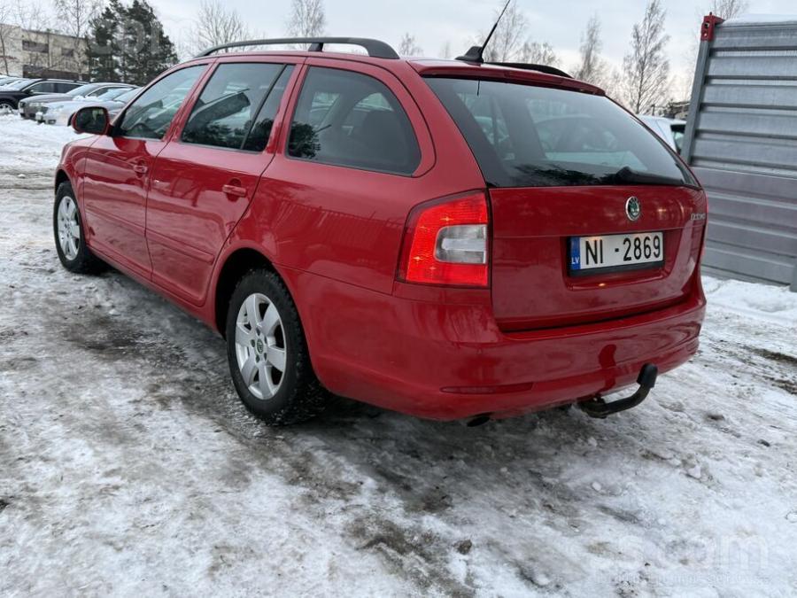 Red Skoda Octavia 2012 in Riga, with an engine capacity of 1.60 L and mileage of 315 thousand km for 3400 €, photo 8 on AUTOMOTO.COM.LV