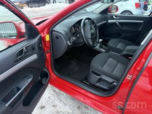 Red Skoda Octavia 2012 in Riga, with an engine capacity of 1.60 L and mileage of 315 thousand km for 3400 €, photo 13 on AUTOMOTO.COM.LV