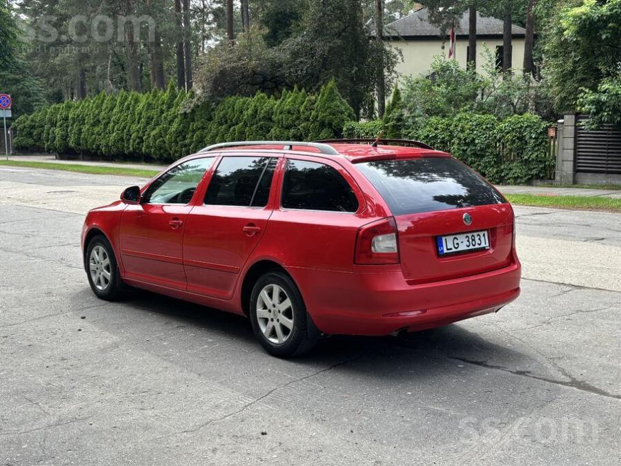 Sarkans Skoda Octavia 2012 Rīga, ar dzinēja tilpumu 1.60 L un nobraukumu 340 tūkst. km par 1600 €, foto 4 vietnē AUTOMOTO.COM.LV