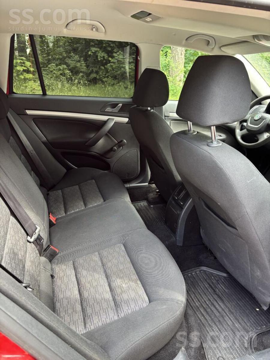 Sarkans Skoda Octavia 2012 Rīga, ar dzinēja tilpumu 1.60 L un nobraukumu 340 tūkst. km par 1600 €, foto 7 vietnē AUTOMOTO.COM.LV