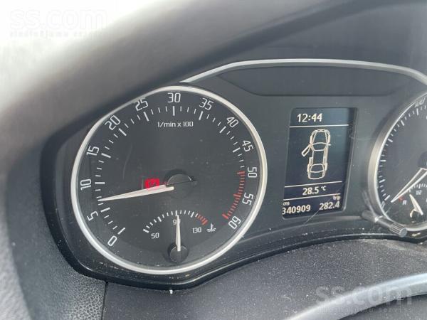 Красный Шкода Октавия 2012 в Тукумс, объемом двигателя 1.60 л и пробегом 0 тыс. км за 1999 €, фото 6 на AUTOMOTO.COM.LV