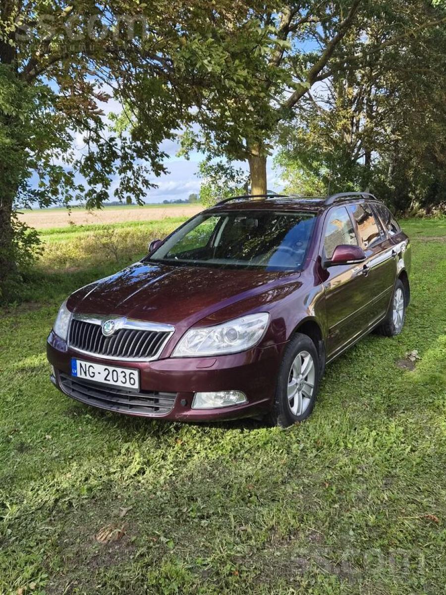 Sarkans Skoda Octavia 2012 Rīga, ar dzinēja tilpumu 2.00 L un nobraukumu 292 tūkst. km par 4200 €, foto 1 vietnē AUTOMOTO.COM.LV