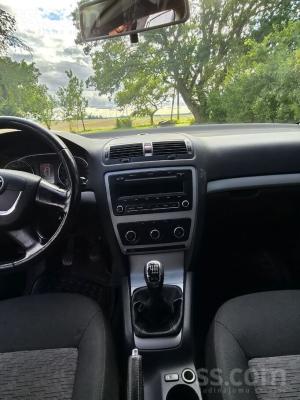 Sarkans Skoda Octavia 2012 Rīga, ar dzinēja tilpumu 2.00 L un nobraukumu 292 tūkst. km par 4200 €, foto 7 vietnē AUTOMOTO.COM.LV