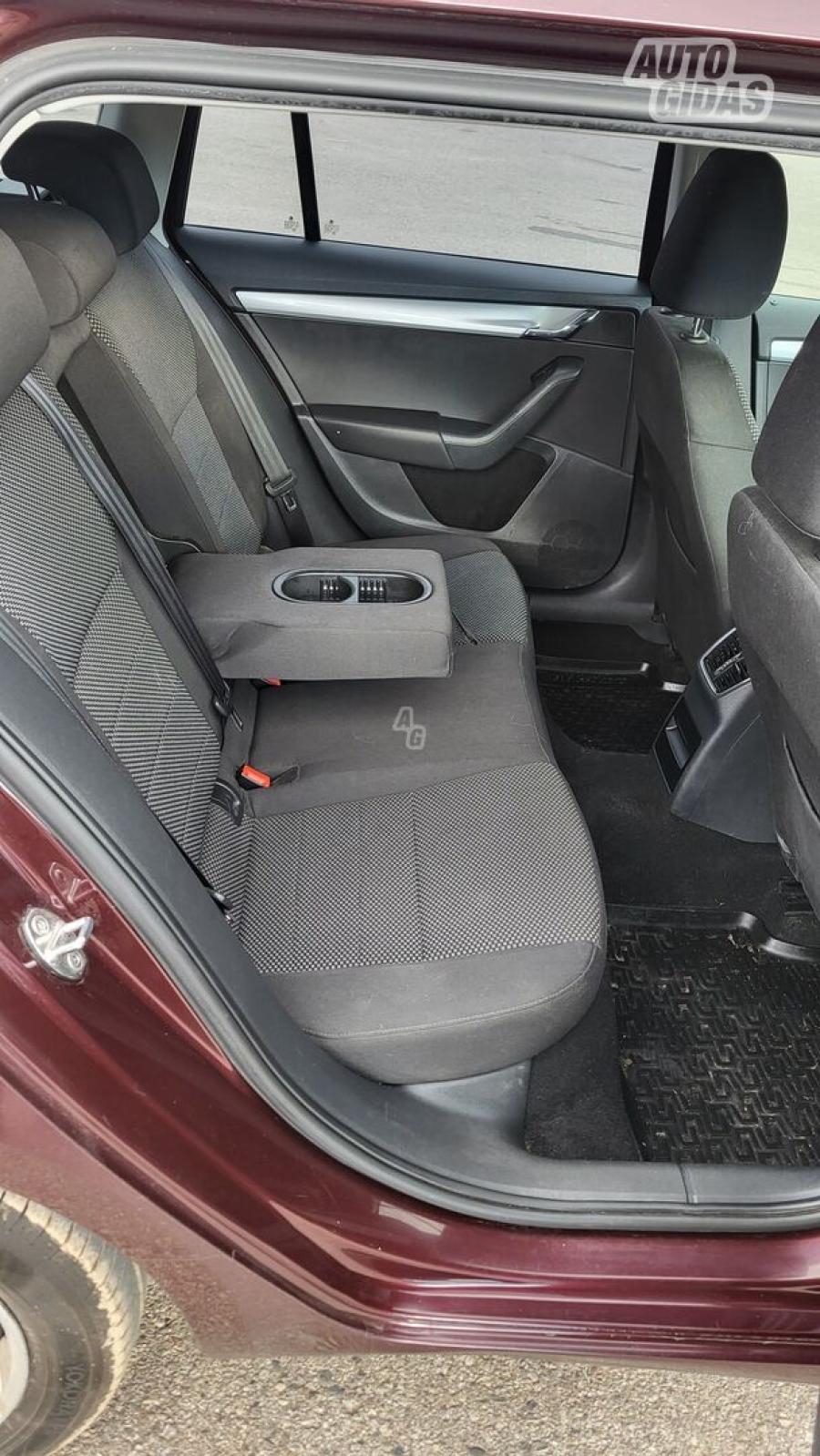 Red Skoda Octavia 2013 in Kaunas, with an engine capacity of 1.40 L and mileage of 302 thousand km for 5555 €, photo 23 on AUTOMOTO.COM.LV