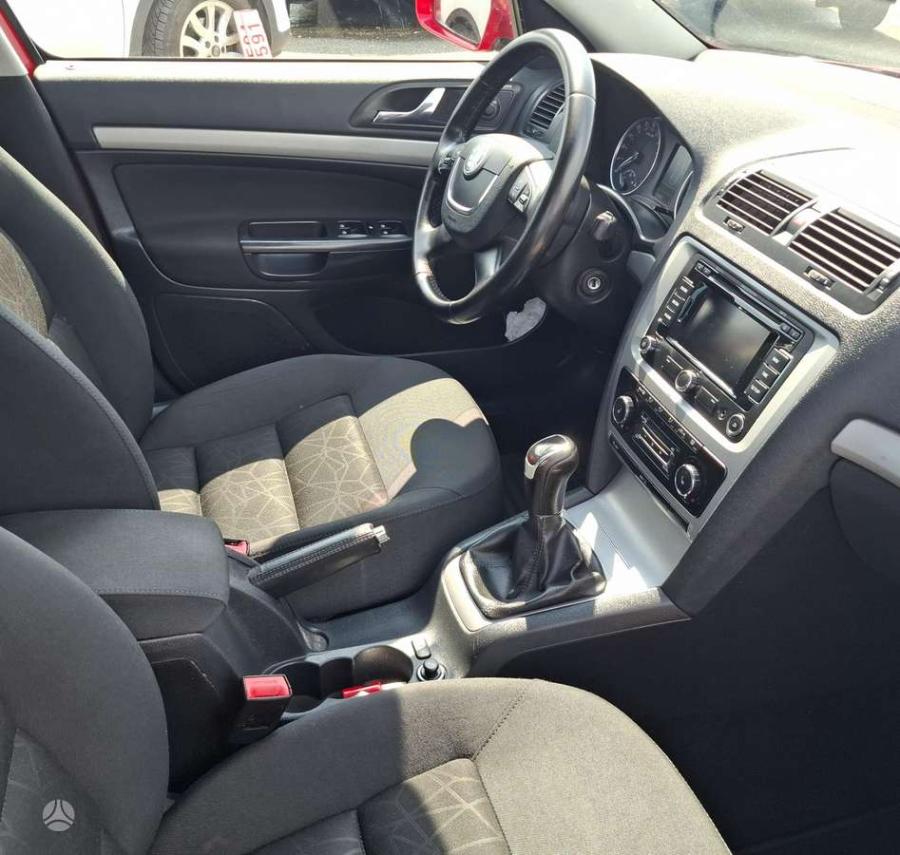 Red Skoda Octavia 2013 in Utena, with an engine capacity of 1.97 L and mileage of 345 thousand km for 4200 €, photo 6 on AUTOMOTO.COM.LV