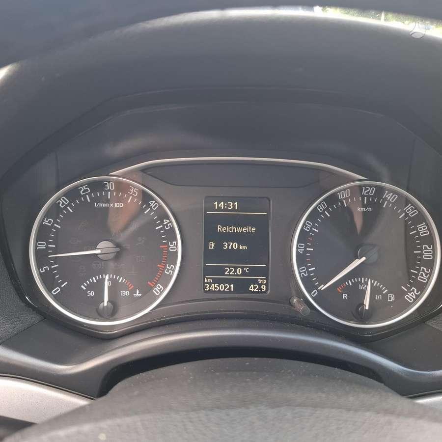 Red Skoda Octavia 2013 in Utena, with an engine capacity of 1.97 L and mileage of 345 thousand km for 4200 €, photo 8 on AUTOMOTO.COM.LV