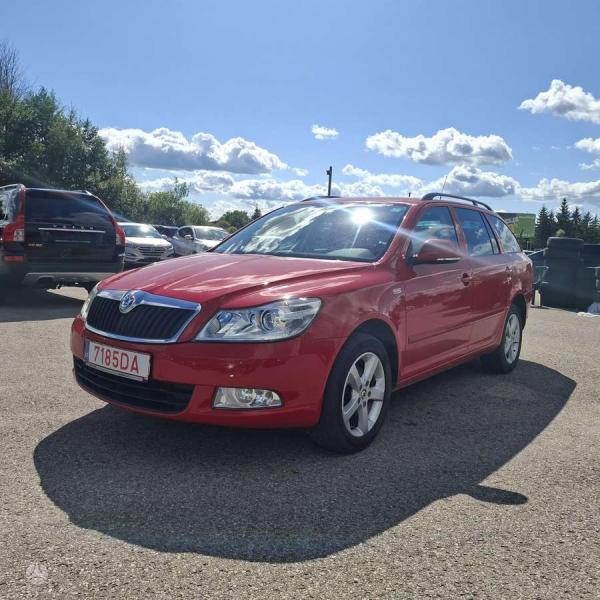 Red Skoda Octavia 2013 in Utena, with an engine capacity of 1.97 L and mileage of 345 thousand km for 3800 €, photo 2 on AUTOMOTO.COM.LV
