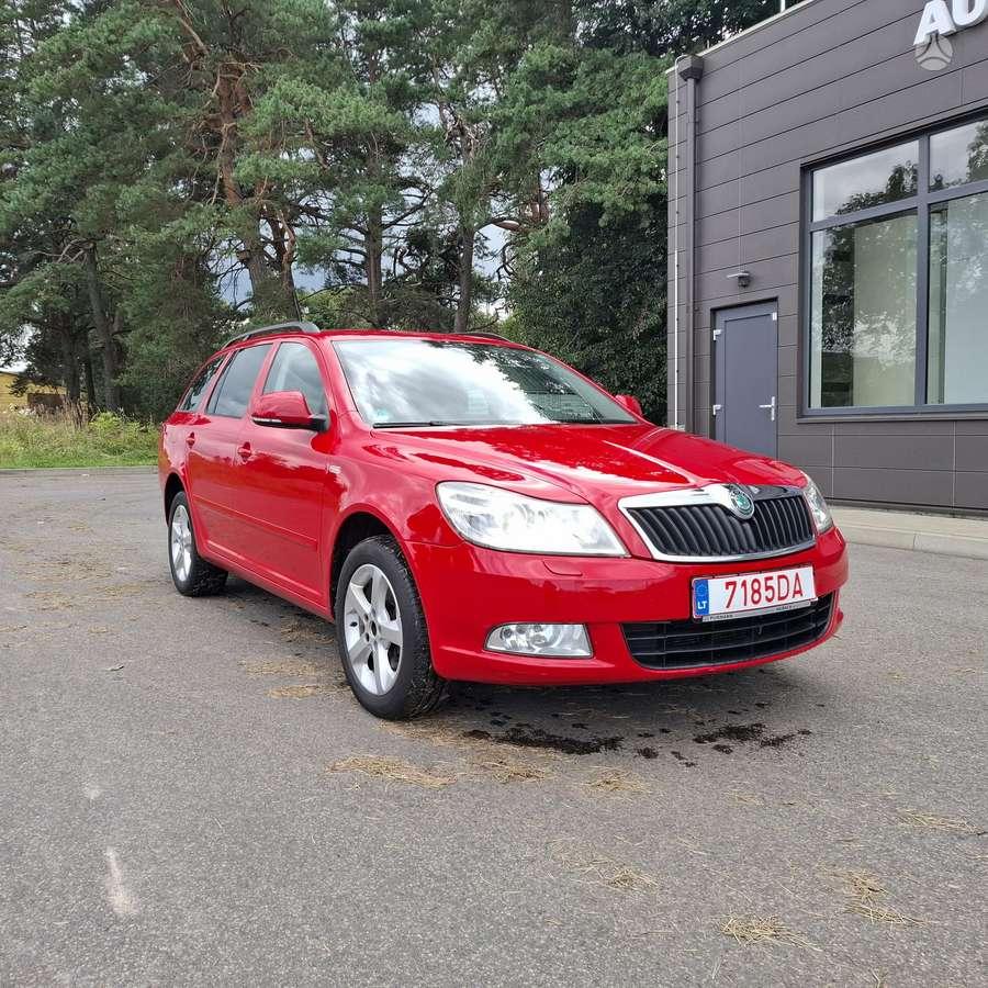 Red Skoda Octavia 2013 in Utena, with an engine capacity of 1.97 L and mileage of 345 thousand km for 3800 €, photo 3 on AUTOMOTO.COM.LV