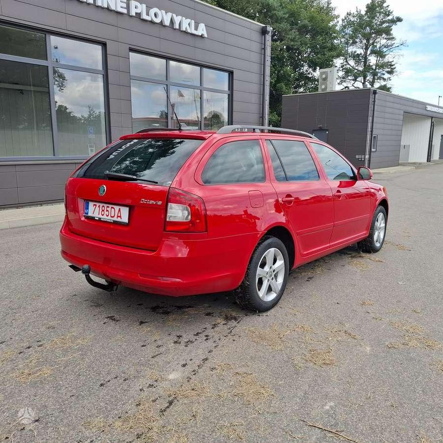 Red Skoda Octavia 2013 in Utena, with an engine capacity of 1.97 L and mileage of 345 thousand km for 3800 €, photo 4 on AUTOMOTO.COM.LV