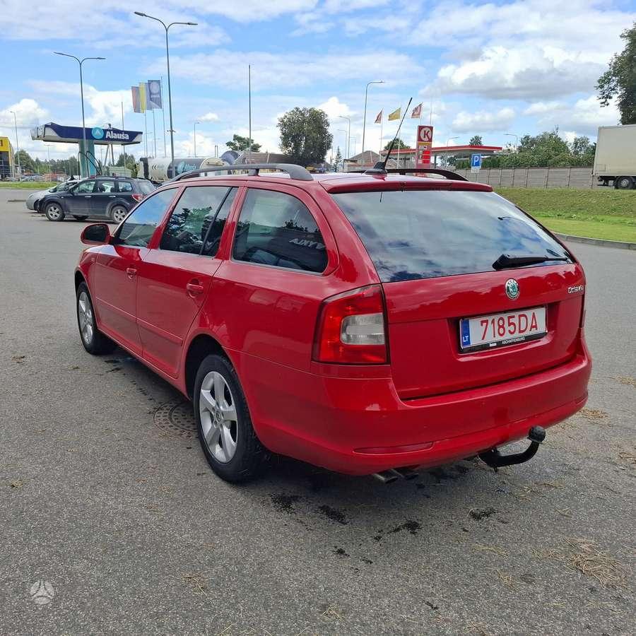 Red Skoda Octavia 2013 in Utena, with an engine capacity of 1.97 L and mileage of 345 thousand km for 3800 €, photo 5 on AUTOMOTO.COM.LV