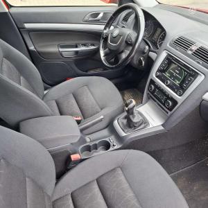 Red Skoda Octavia 2013 in Utena, with an engine capacity of 1.97 L and mileage of 345 thousand km for 3800 €, photo 6 on AUTOMOTO.COM.LV