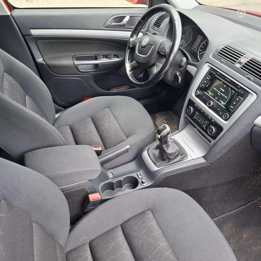 Red Skoda Octavia 2013 in Utena, with an engine capacity of 1.97 L and mileage of 345 thousand km for 3800 €, photo 6 on AUTOMOTO.COM.LV