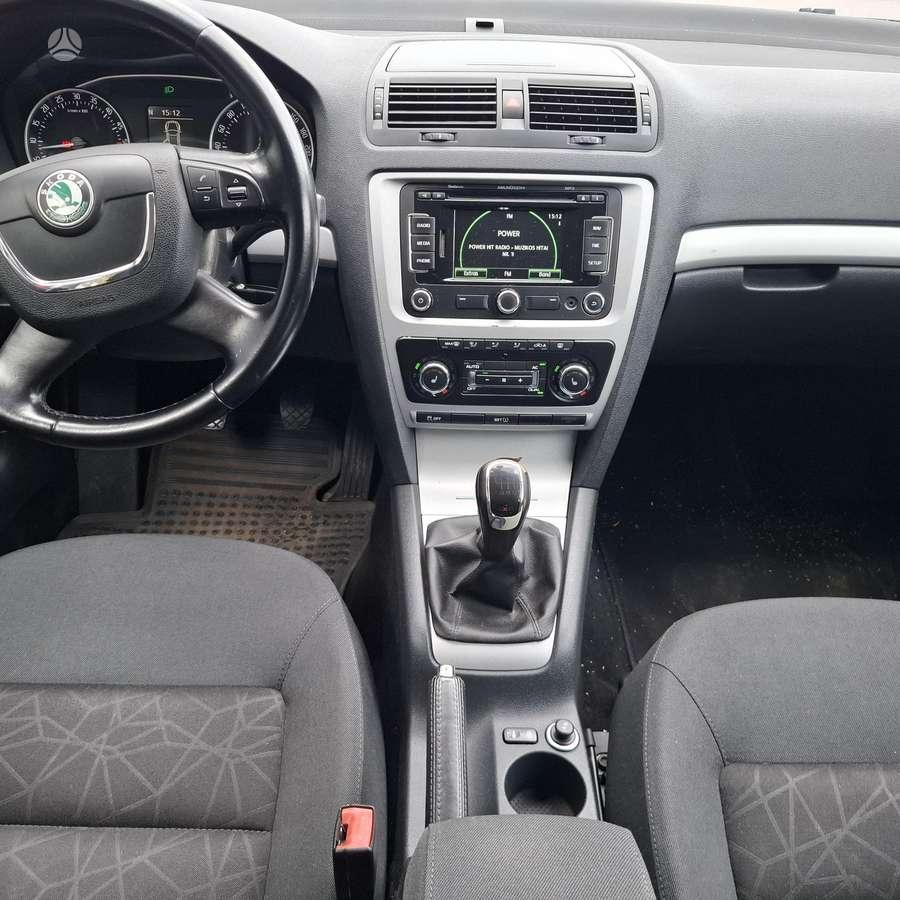 Red Skoda Octavia 2013 in Utena, with an engine capacity of 1.97 L and mileage of 345 thousand km for 3800 €, photo 7 on AUTOMOTO.COM.LV