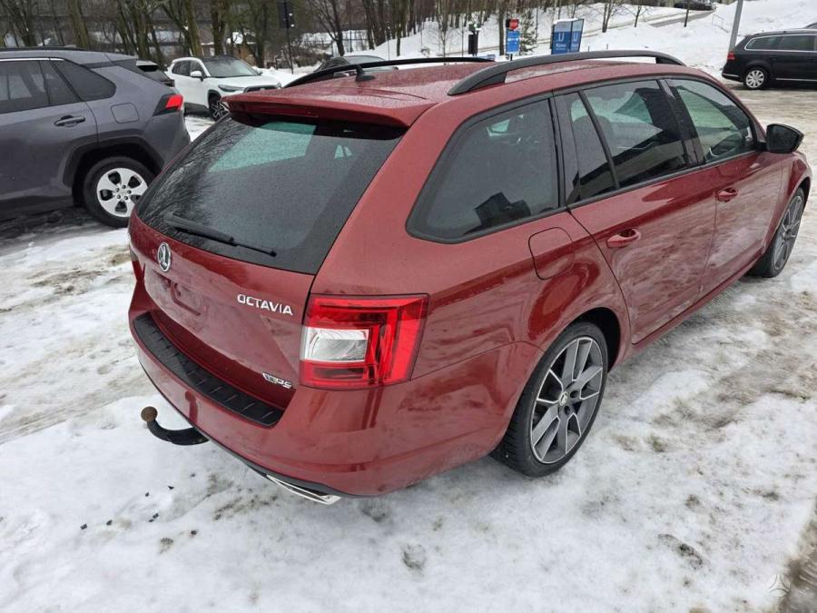 Red Skoda Octavia 2014 in Vilnius, with an engine capacity of 1.97 L and mileage of 326 thousand km for 7900 €, photo 7 on AUTOMOTO.COM.LV