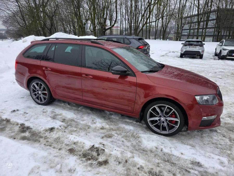 Red Skoda Octavia 2014 in Vilnius, with an engine capacity of 1.97 L and mileage of 326 thousand km for 7900 €, photo 8 on AUTOMOTO.COM.LV