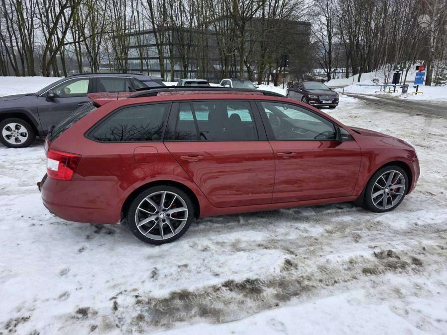 Red Skoda Octavia 2014 in Vilnius, with an engine capacity of 1.97 L and mileage of 326 thousand km for 7900 €, photo 11 on AUTOMOTO.COM.LV