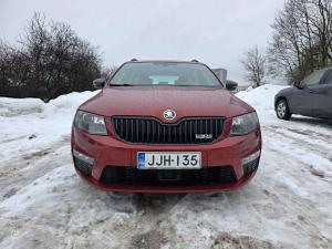 Red Skoda Octavia 2014 in Vilnius, with an engine capacity of 1.97 L and mileage of 326 thousand km for 7900 €, photo 12 on AUTOMOTO.COM.LV