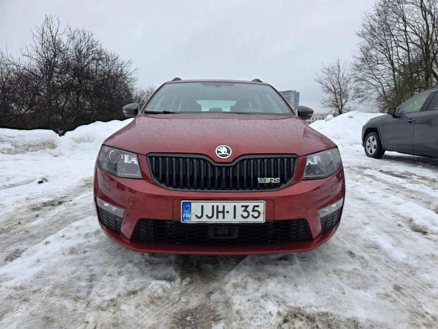 Red Skoda Octavia 2014 in Vilnius, with an engine capacity of 1.97 L and mileage of 326 thousand km for 7900 €, photo 12 on AUTOMOTO.COM.LV