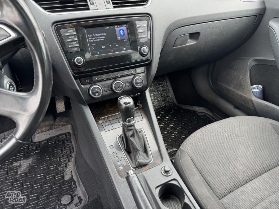 Red Skoda Octavia 2014 in Ukmerge, with an engine capacity of 2.00 L and mileage of 362 thousand km for 3950 €, photo 12 on AUTOMOTO.COM.LV