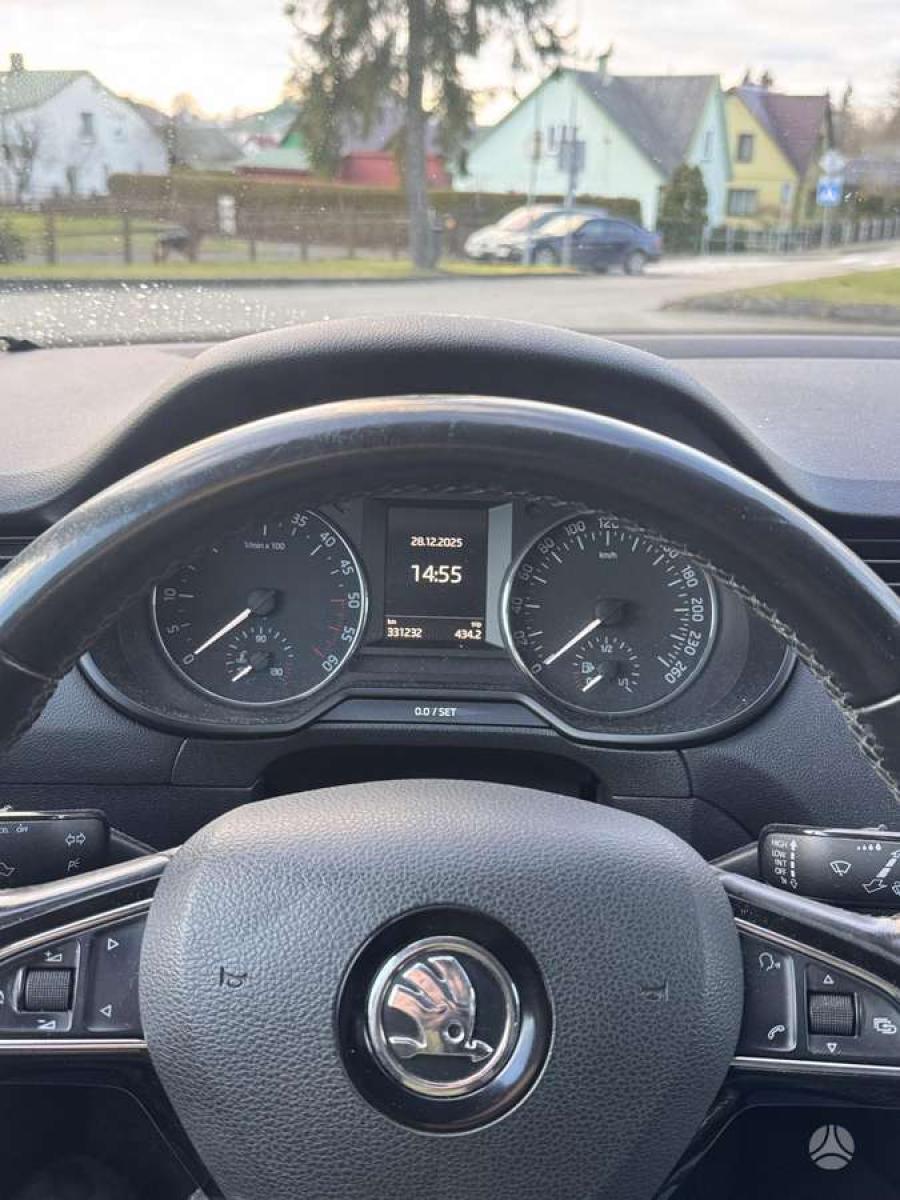 Red Skoda Octavia 2014 in Silale, with an engine capacity of 1.60 L and mileage of 325 thousand km for 4700 €, photo 9 on AUTOMOTO.COM.LV