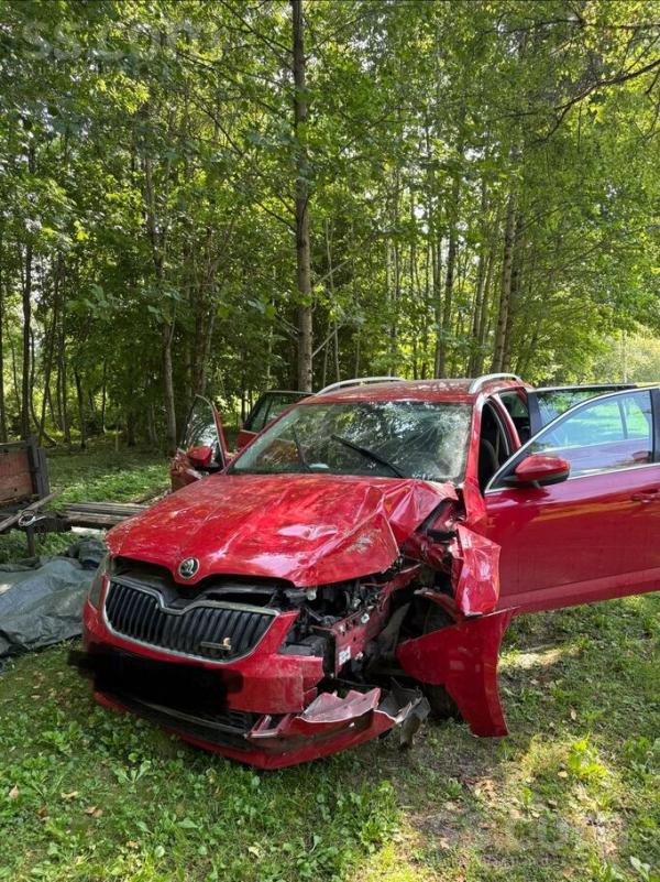 Red Skoda Octavia 2015 in Riga, with an engine capacity of 1.60 L and mileage of 301 thousand km for 3200 €, photo 1 on AUTOMOTO.COM.LV