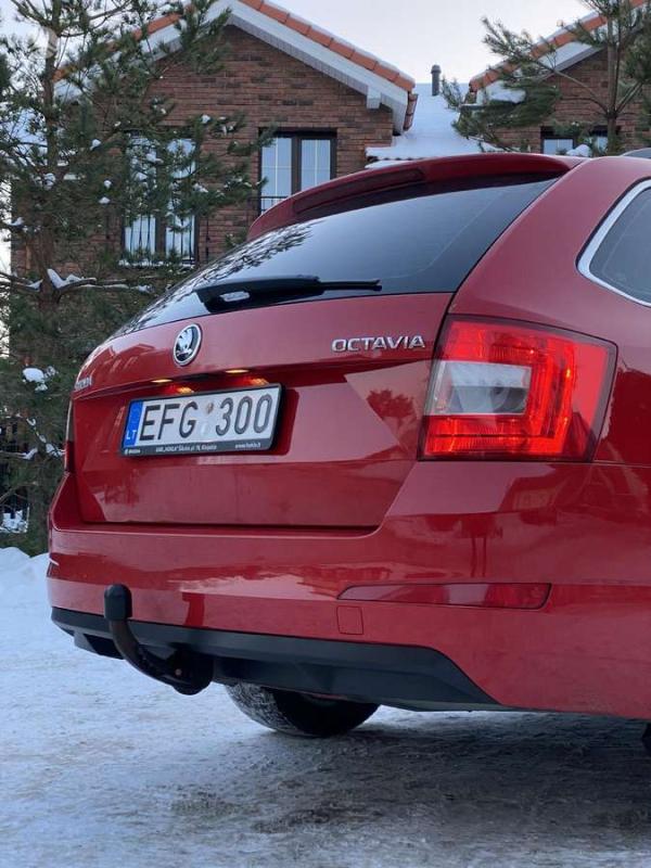 Red Skoda Octavia 2016 in Klaipeda, with an engine capacity of 1.97 L and mileage of 290 thousand km for 5000 €, photo 5 on AUTOMOTO.COM.LV