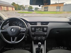 Red Skoda Octavia 2017 in Paide, with an engine capacity of 1.00 L and mileage of 136 thousand km for 6990 €, photo 7 on AUTOMOTO.COM.LV