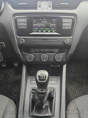 Red Skoda Octavia 2017 in Paide, with an engine capacity of 1.00 L and mileage of 136 thousand km for 6990 €, photo 12 on AUTOMOTO.COM.LV