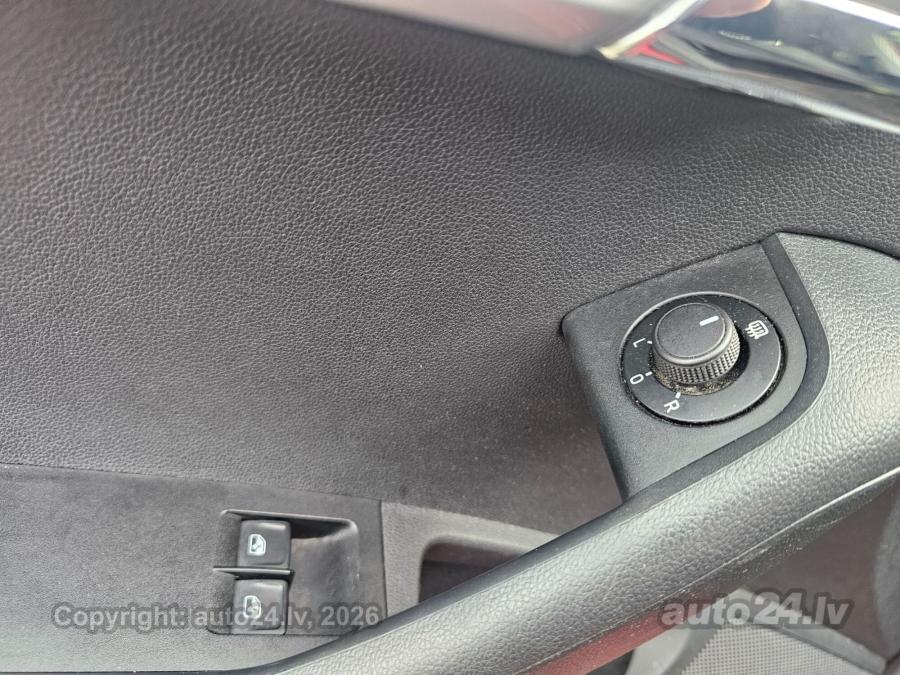 Red Skoda Octavia 2017 in Paide, with an engine capacity of 1.00 L and mileage of 136 thousand km for 6990 €, photo 14 on AUTOMOTO.COM.LV