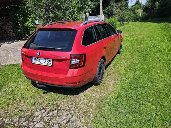 Red Skoda Octavia 2018 in Elektrenai, with an engine capacity of 1.60 L and mileage of 217 thousand km for 12000 €, photo 4 on AUTOMOTO.COM.LV