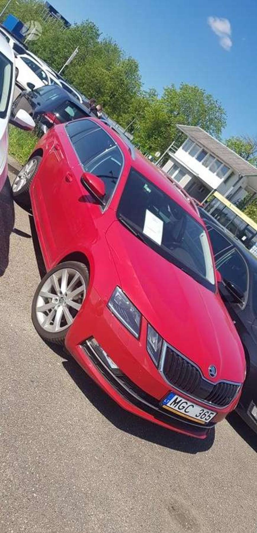 Red Skoda Octavia 2018 in Elektrenai, with an engine capacity of 1.60 L and mileage of 217 thousand km for 12000 €, photo 6 on AUTOMOTO.COM.LV