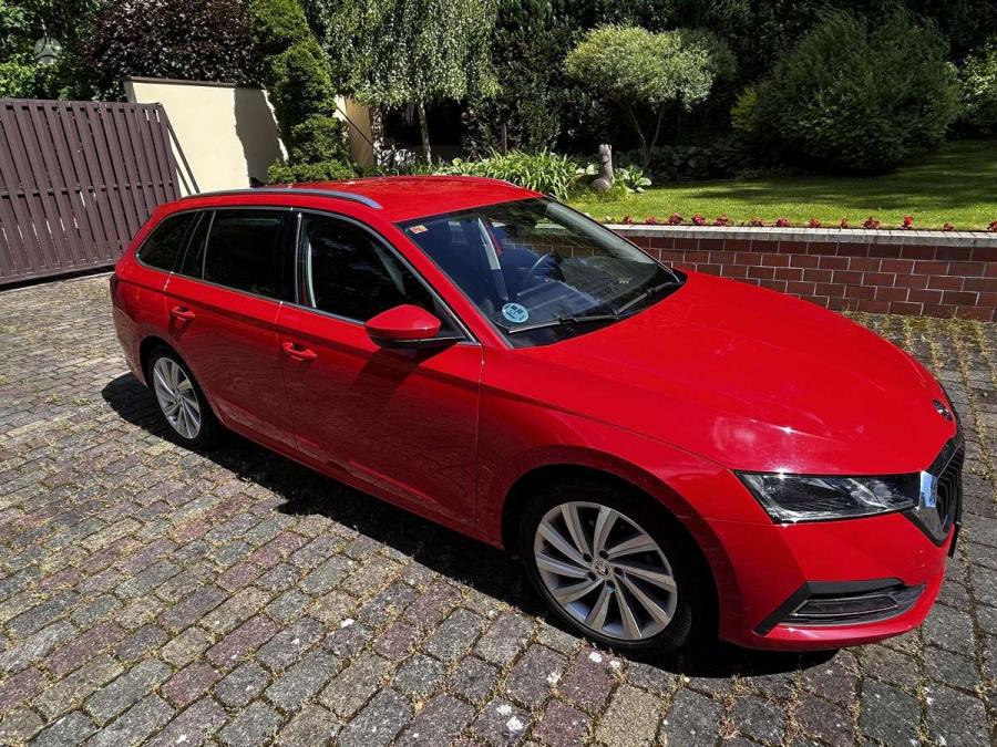 Red Skoda Octavia 2021 in Vilnius, with an engine capacity of 1.97 L and mileage of 217 thousand km for 13099 €, photo 7 on AUTOMOTO.COM.LV