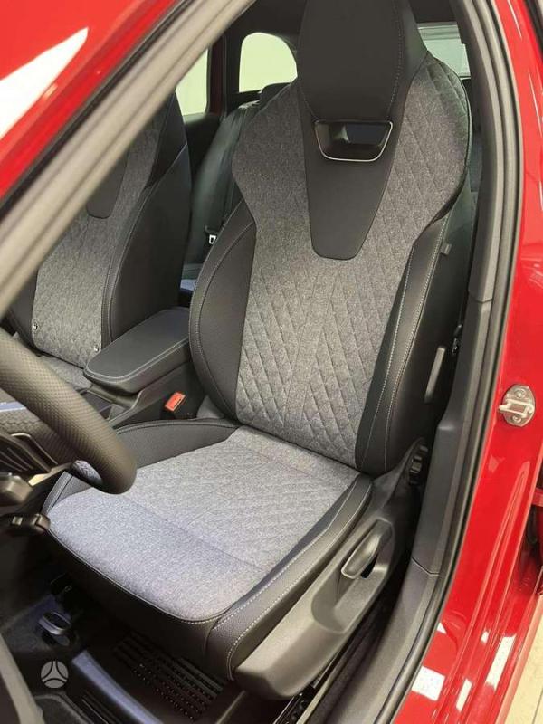 Red Skoda Octavia 2026 in Kaunas, with an engine capacity of 1.50 L and mileage of 5 thousand km for 34490 €, photo 11 on AUTOMOTO.COM.LV