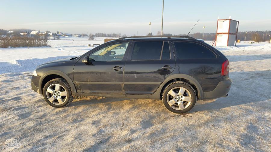 Black Skoda Octavia Scout 2007 in Vilnius, with an engine capacity of 2.00 L and mileage of 377 thousand km for 1900 €, photo 4 on AUTOMOTO.COM.LV