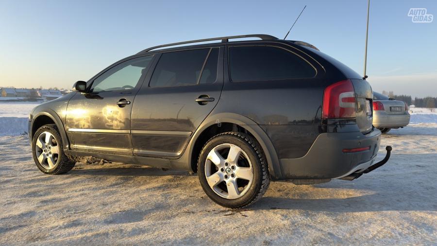 Black Skoda Octavia Scout 2007 in Vilnius, with an engine capacity of 2.00 L and mileage of 377 thousand km for 1900 €, photo 6 on AUTOMOTO.COM.LV