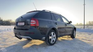 Black Skoda Octavia Scout 2007 in Vilnius, with an engine capacity of 2.00 L and mileage of 377 thousand km for 1900 €, photo 7 on AUTOMOTO.COM.LV
