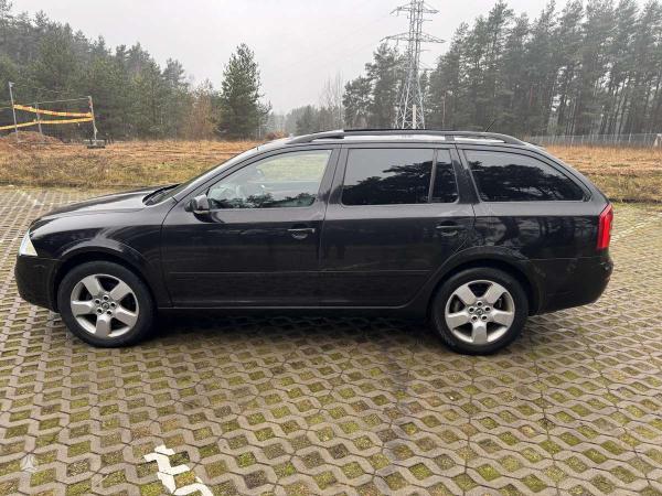 Black Skoda Octavia Scout 2008 in Varena, with an engine capacity of 1.97 L and mileage of 325 thousand km for 5200 €, photo 10 on AUTOMOTO.COM.LV