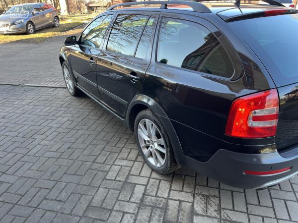 Black Skoda Octavia Scout 2008 in Siauliai, with an engine capacity of 2.00 L and mileage of 301 thousand km for 2950 €, photo 3 on AUTOMOTO.COM.LV