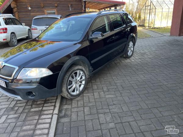 Black Skoda Octavia Scout 2008 in Siauliai, with an engine capacity of 2.00 L and mileage of 301 thousand km for 2950 €, photo 6 on AUTOMOTO.COM.LV