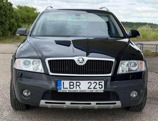 Black Skoda Octavia Scout 2008 in Vilnius, with an engine capacity of 1.99 L and mileage of 400 thousand km for 2550 €, photo 2 on AUTOMOTO.COM.LV