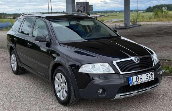 Black Skoda Octavia Scout 2008 in Vilnius, with an engine capacity of 1.99 L and mileage of 400 thousand km for 2550 €, photo 3 on AUTOMOTO.COM.LV