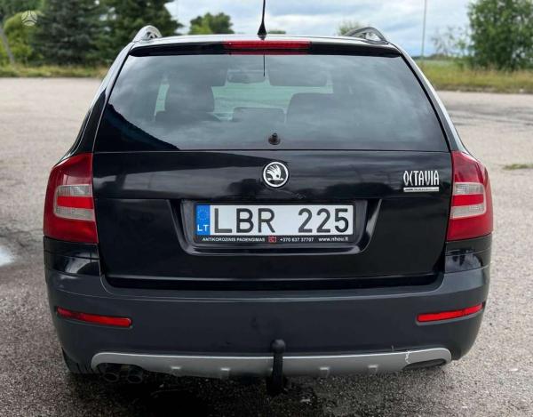 Black Skoda Octavia Scout 2008 in Vilnius, with an engine capacity of 1.99 L and mileage of 400 thousand km for 2550 €, photo 5 on AUTOMOTO.COM.LV