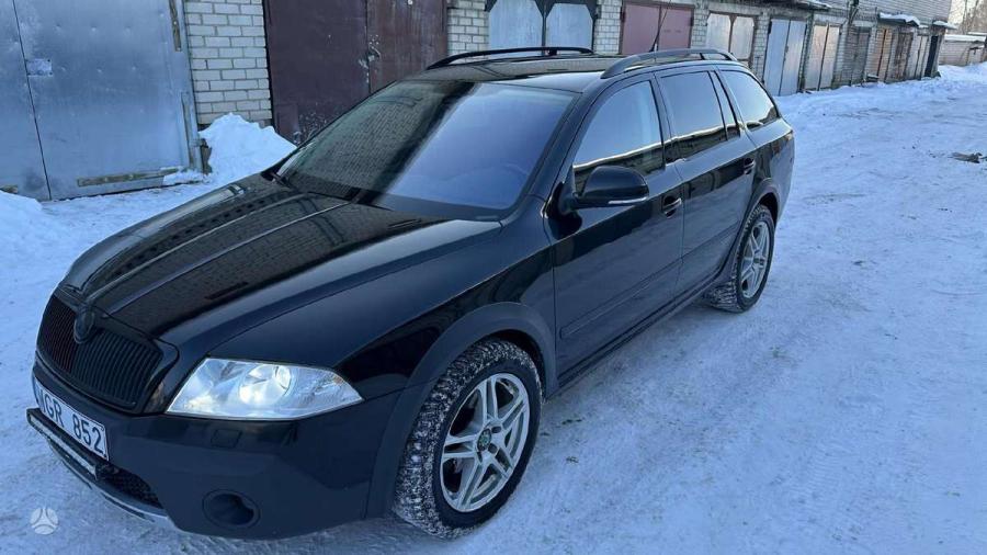 Melns Skoda Octavia Scout 2009 Telšiai, ar dzinēja tilpumu 2.00 L un nobraukumu 356 tūkst. km par 3900 €, foto 16 vietnē AUTOMOTO.COM.LV