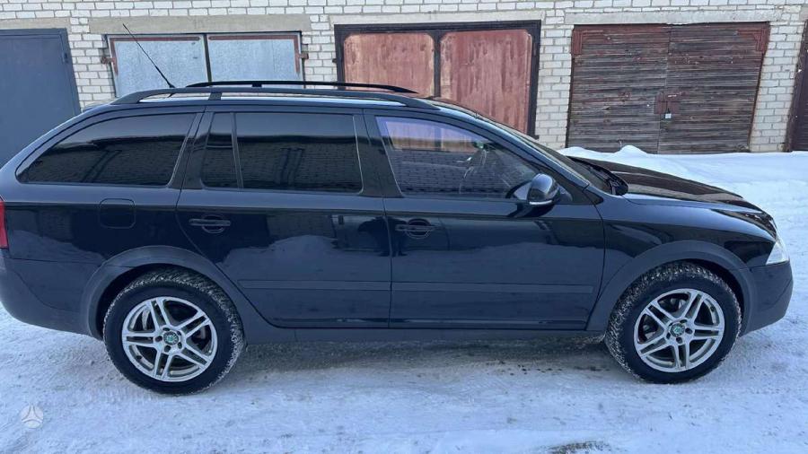 Melns Skoda Octavia Scout 2009 Telšiai, ar dzinēja tilpumu 2.00 L un nobraukumu 356 tūkst. km par 3900 €, foto 18 vietnē AUTOMOTO.COM.LV