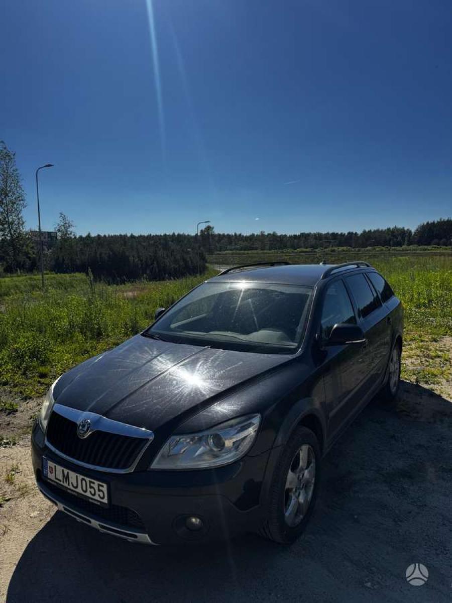 Black Skoda Octavia Scout 2012 in Vilnius, with an engine capacity of 1.97 L and mileage of 299 thousand km for 5200 €, photo 1 on AUTOMOTO.COM.LV