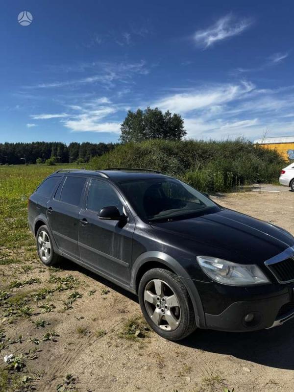 Black Skoda Octavia Scout 2012 in Vilnius, with an engine capacity of 1.97 L and mileage of 299 thousand km for 5200 €, photo 2 on AUTOMOTO.COM.LV