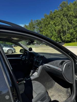 Black Skoda Octavia Scout 2012 in Vilnius, with an engine capacity of 1.97 L and mileage of 299 thousand km for 5200 €, photo 4 on AUTOMOTO.COM.LV
