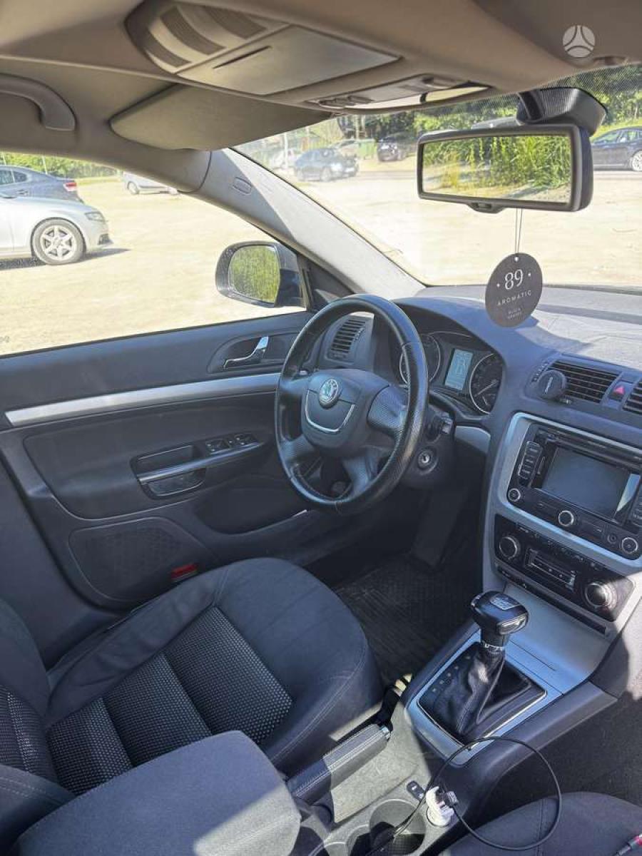 Black Skoda Octavia Scout 2012 in Vilnius, with an engine capacity of 1.97 L and mileage of 299 thousand km for 5200 €, photo 5 on AUTOMOTO.COM.LV