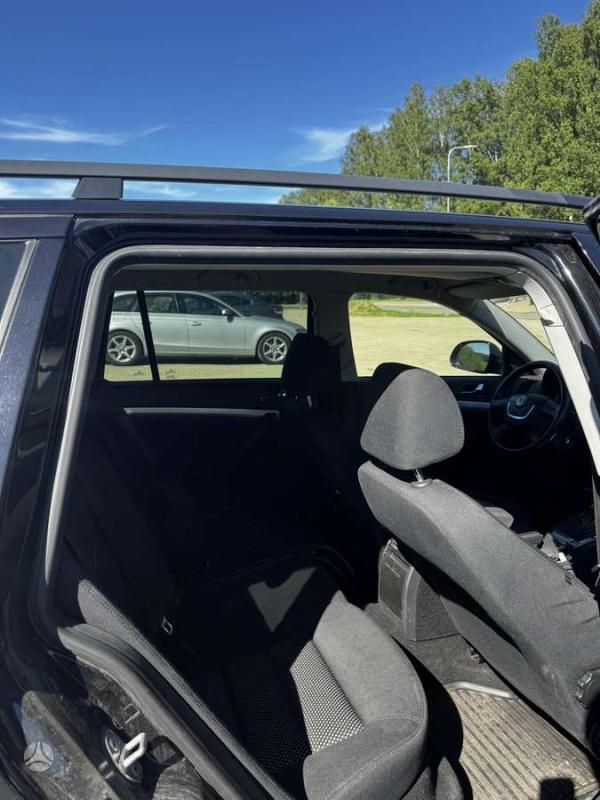 Black Skoda Octavia Scout 2012 in Vilnius, with an engine capacity of 1.97 L and mileage of 299 thousand km for 5200 €, photo 5 on AUTOMOTO.COM.LV